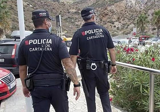 Arrestan a un joven por amenazar a su pareja y romper un escaparate en Cartagena | La Verdad